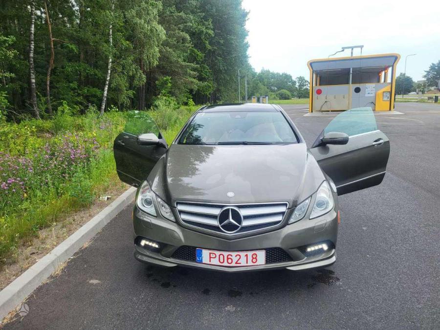 Brown Mercedes-Benz E 550 2010 in Kaunas, with an engine capacity of 0.54 L and mileage of 154 thousand km for 9550 €, photo 1 on AUTOMOTO.COM.LV
