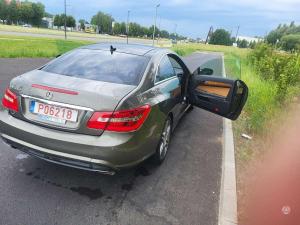 Brown Mercedes-Benz E 550 2010 in Kaunas, with an engine capacity of 0.54 L and mileage of 154 thousand km for 9550 €, photo 4 on AUTOMOTO.COM.LV