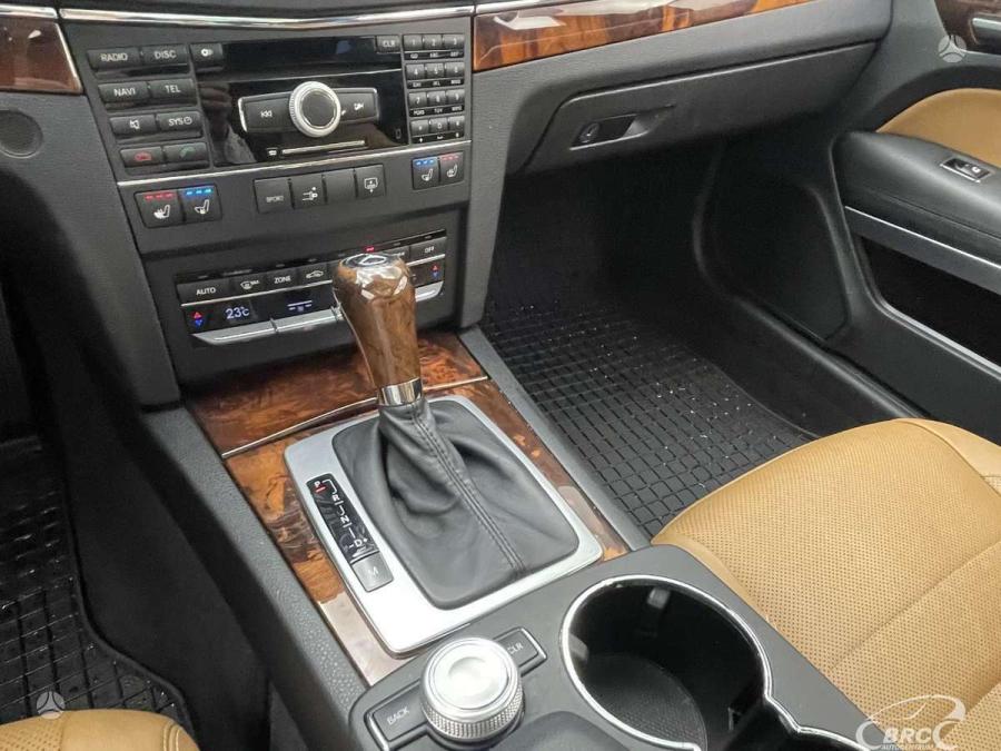 Brown Mercedes-Benz E 550 2010 in Kaunas, with an engine capacity of 0.54 L and mileage of 154 thousand km for 9550 €, photo 7 on AUTOMOTO.COM.LV