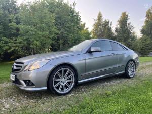 Pelēks Mercedes-Benz E 550 2011 Kretinga, ar dzinēja tilpumu 5.50 L un nobraukumu 201 tūkst. km par 13000 €, foto 3 vietnē AUTOMOTO.COM.LV