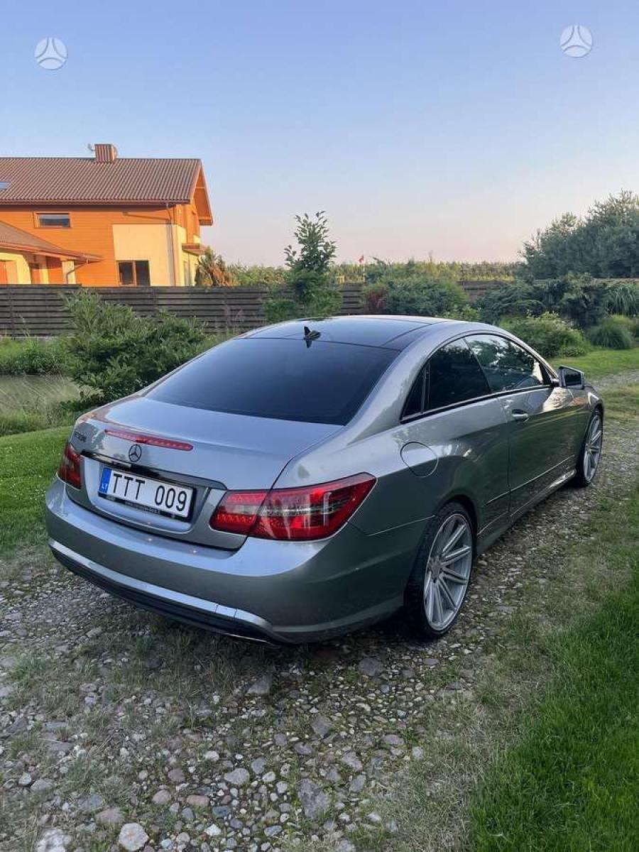 Pelēks Mercedes-Benz E 550 2011 Kretinga, ar dzinēja tilpumu 5.50 L un nobraukumu 201 tūkst. km par 13000 €, foto 5 vietnē AUTOMOTO.COM.LV
