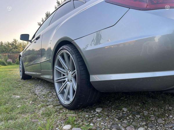 Pelēks Mercedes-Benz E 550 2011 Kretinga, ar dzinēja tilpumu 5.50 L un nobraukumu 201 tūkst. km par 13000 €, foto 5 vietnē AUTOMOTO.COM.LV
