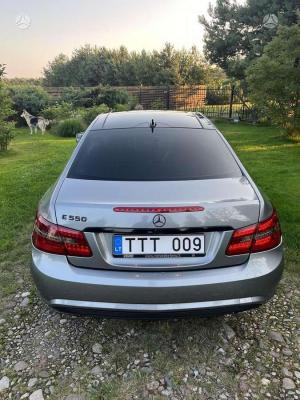 Pelēks Mercedes-Benz E 550 2011 Kretinga, ar dzinēja tilpumu 5.50 L un nobraukumu 201 tūkst. km par 13000 €, foto 7 vietnē AUTOMOTO.COM.LV