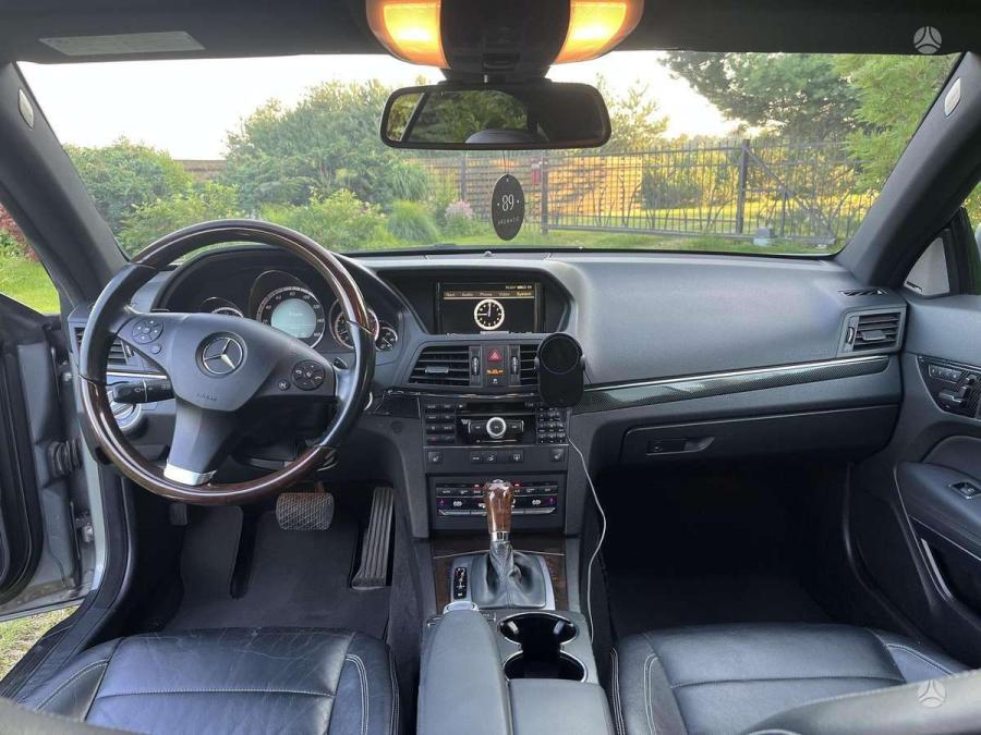 Pelēks Mercedes-Benz E 550 2011 Kretinga, ar dzinēja tilpumu 5.50 L un nobraukumu 201 tūkst. km par 13000 €, foto 12 vietnē AUTOMOTO.COM.LV