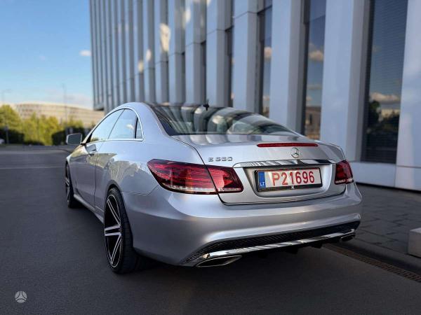 Grey Mercedes-Benz E 550 2014 in Vilnius, with an engine capacity of 4.70 L and mileage of 110 thousand km for 14900 €, photo 6 on AUTOMOTO.COM.LV