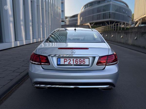 Grey Mercedes-Benz E 550 2014 in Vilnius, with an engine capacity of 4.70 L and mileage of 110 thousand km for 14900 €, photo 7 on AUTOMOTO.COM.LV