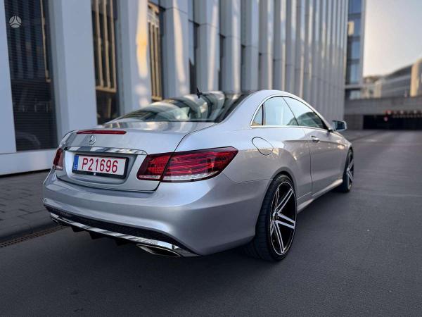 Grey Mercedes-Benz E 550 2014 in Vilnius, with an engine capacity of 4.70 L and mileage of 110 thousand km for 14900 €, photo 8 on AUTOMOTO.COM.LV