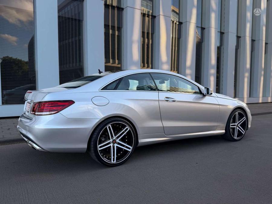 Pelēks Mercedes-Benz E 550 2014 Viļņa, ar dzinēja tilpumu 4.70 L un nobraukumu 110 tūkst. km par 14900 €, foto 10 vietnē AUTOMOTO.COM.LV
