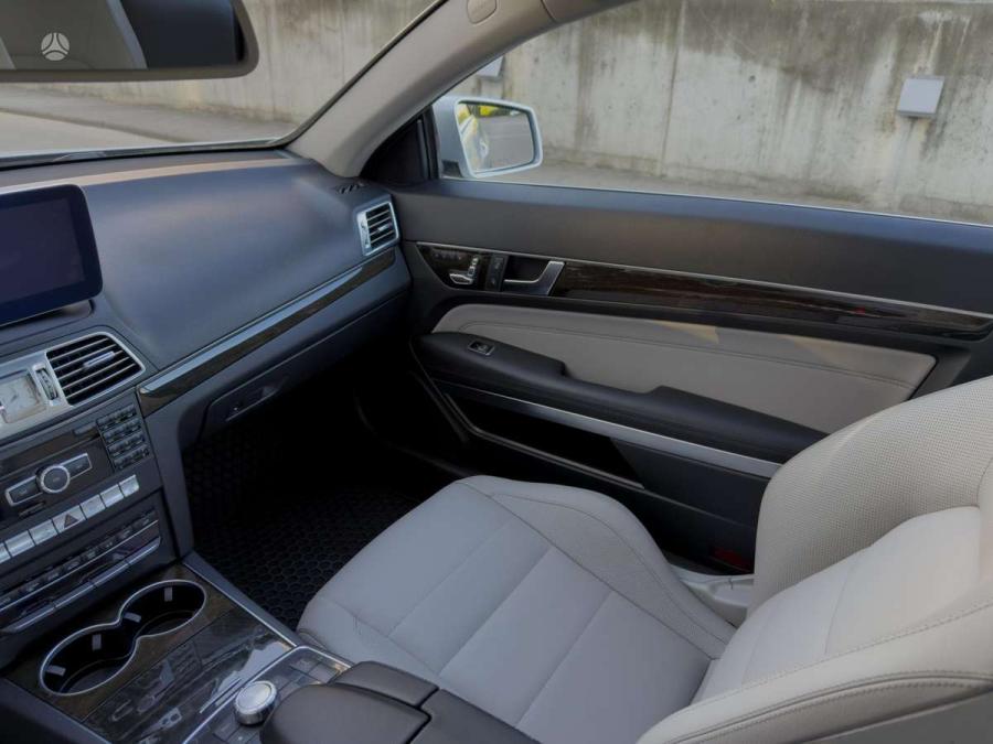 Pelēks Mercedes-Benz E 550 2014 Viļņa, ar dzinēja tilpumu 4.70 L un nobraukumu 110 tūkst. km par 14900 €, foto 19 vietnē AUTOMOTO.COM.LV