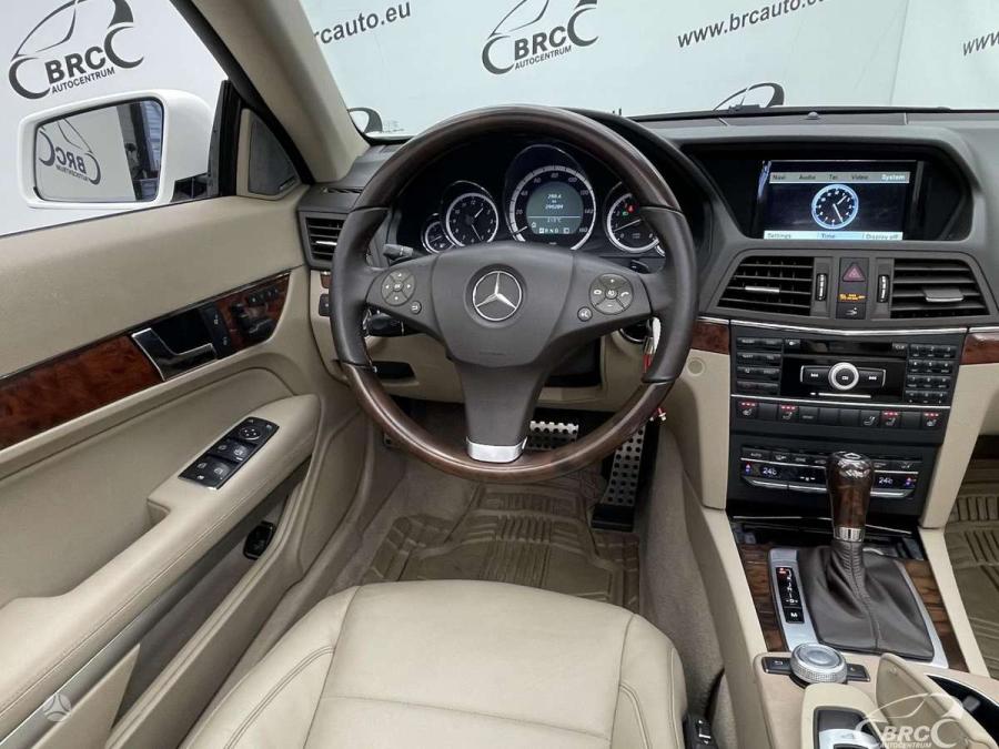 White Mercedes-Benz E 550 2011 in Vilnius, with an engine capacity of 5.46 L and mileage of 290 thousand km for 10500 €, photo 14 on AUTOMOTO.COM.LV