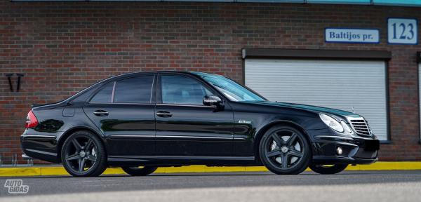 Мерседес E 63 AMG 2008 в Клайпеда на AUTOMOTO.COM.LV Черный Мерседес E 63 AMG 2008 в Клайпеда, объемом двигателя 6.20 л и пробегом 86 тыс. км за 28500 €, фото 3 на AUTOMOTO.COM.LV