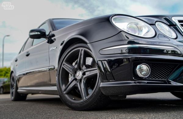 Мерседес E 63 AMG 2008 в Клайпеда на AUTOMOTO.COM.LV Черный Мерседес E 63 AMG 2008 в Клайпеда, объемом двигателя 6.20 л и пробегом 86 тыс. км за 28500 €, фото 7 на AUTOMOTO.COM.LV