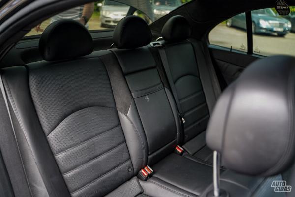 Мерседес E 63 AMG 2008 в Клайпеда на AUTOMOTO.COM.LV Черный Мерседес E 63 AMG 2008 в Клайпеда, объемом двигателя 6.20 л и пробегом 86 тыс. км за 28500 €, фото 8 на AUTOMOTO.COM.LV