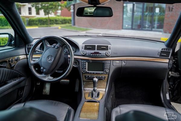 Мерседес E 63 AMG 2008 в Клайпеда на AUTOMOTO.COM.LV Черный Мерседес E 63 AMG 2008 в Клайпеда, объемом двигателя 6.20 л и пробегом 86 тыс. км за 28500 €, фото 10 на AUTOMOTO.COM.LV