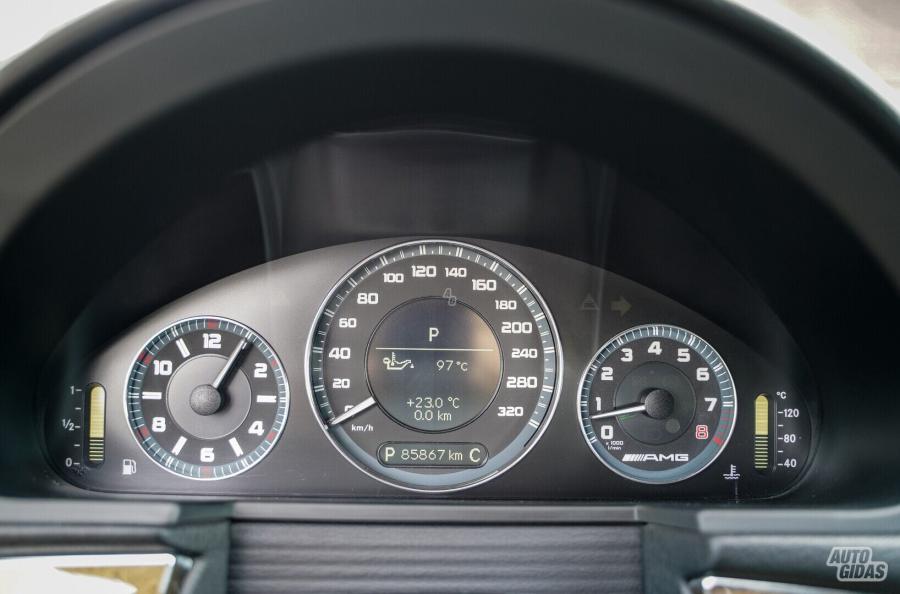 Черный Мерседес E 63 AMG 2008 в Клайпеда, объемом двигателя 6.20 л и пробегом 86 тыс. км за 28500 €, фото 13 на AUTOMOTO.COM.LV