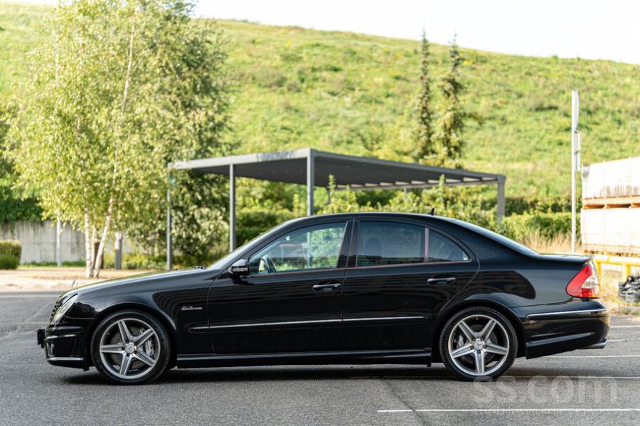Melns Mercedes-Benz E 63 AMG 2009 Rīga, ar dzinēja tilpumu 6.30 L un nobraukumu 123 tūkst. km par 21900 €, foto 2 vietnē AUTOMOTO.COM.LV