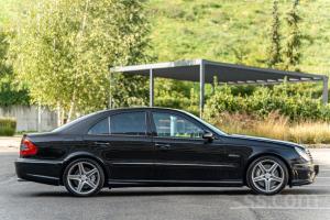 Melns Mercedes-Benz E 63 AMG 2009 Rīga, ar dzinēja tilpumu 6.30 L un nobraukumu 123 tūkst. km par 21900 €, foto 7 vietnē AUTOMOTO.COM.LV