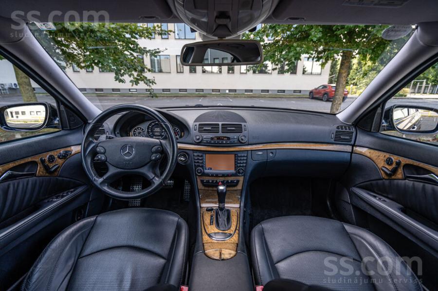 Melns Mercedes-Benz E 63 AMG 2009 Rīga, ar dzinēja tilpumu 6.30 L un nobraukumu 123 tūkst. km par 21900 €, foto 12 vietnē AUTOMOTO.COM.LV