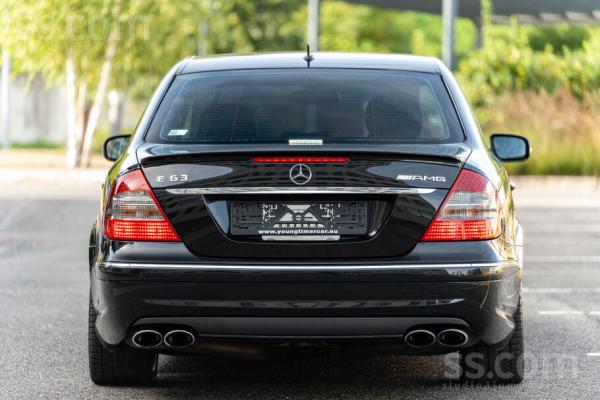 Черный Мерседес E 63 AMG 2009 в Рига, объемом двигателя 6.30 л и пробегом 123 тыс. км за 19500 €, фото 5 на AUTOMOTO.COM.LV