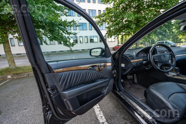 Черный Мерседес E 63 AMG 2009 в Рига, объемом двигателя 6.30 л и пробегом 123 тыс. км за 19500 €, фото 10 на AUTOMOTO.COM.LV
