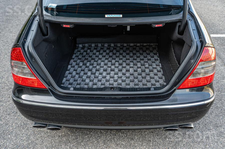 Черный Мерседес E 63 AMG 2009 в Рига, объемом двигателя 6.30 л и пробегом 123 тыс. км за 19500 €, фото 20 на AUTOMOTO.COM.LV