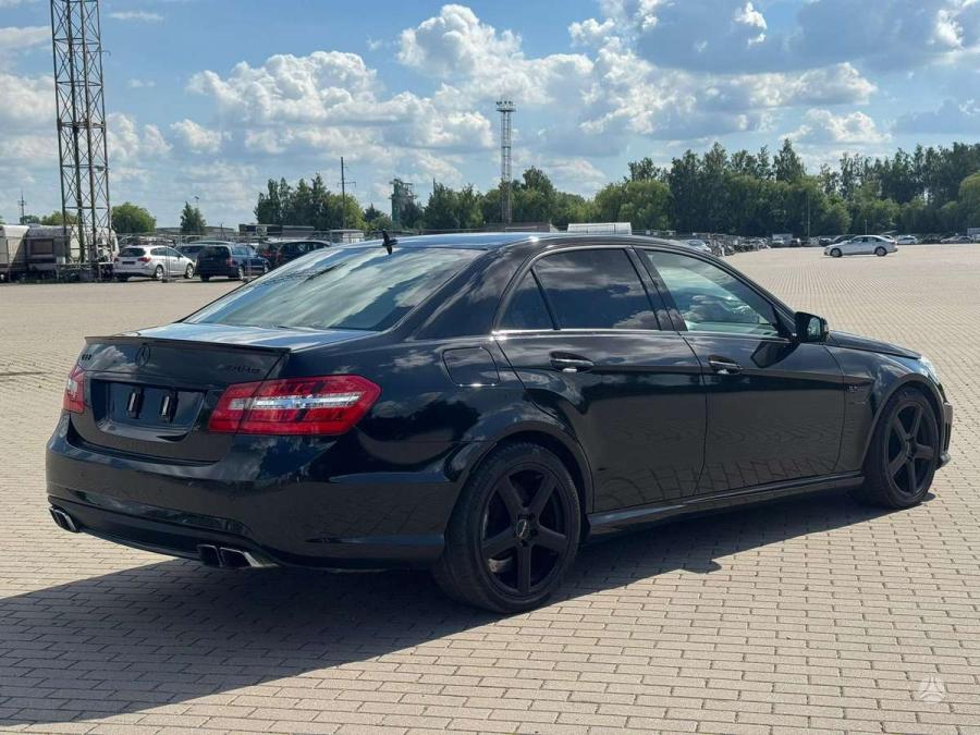 Черный Мерседес E 63 AMG 2009 в Мариямполе, объемом двигателя 6.21 л и пробегом 263 тыс. км за 13850 €, фото 5 на AUTOMOTO.COM.LV