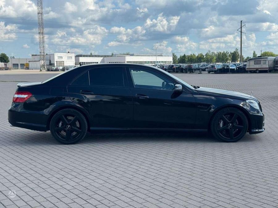 Черный Мерседес E 63 AMG 2009 в Мариямполе, объемом двигателя 6.21 л и пробегом 263 тыс. км за 13850 €, фото 6 на AUTOMOTO.COM.LV