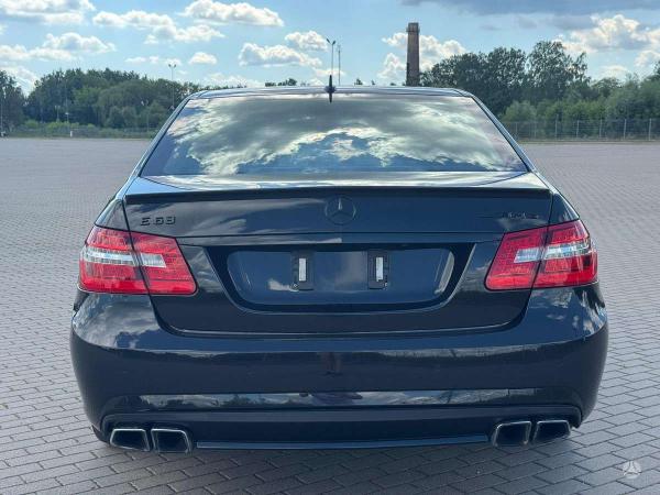 Melns Mercedes-Benz E 63 AMG 2009 Marijampole, ar dzinēja tilpumu 6.21 L un nobraukumu 263 tūkst. km par 13850 €, foto 8 vietnē AUTOMOTO.COM.LV