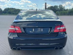 Черный Мерседес E 63 AMG 2009 в Мариямполе, объемом двигателя 6.21 л и пробегом 263 тыс. км за 13850 €, фото 9 на AUTOMOTO.COM.LV