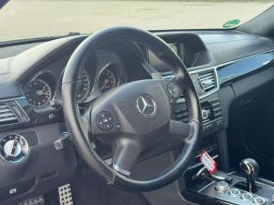 Черный Мерседес E 63 AMG 2009 в Мариямполе, объемом двигателя 6.21 л и пробегом 263 тыс. км за 13850 €, фото 11 на AUTOMOTO.COM.LV