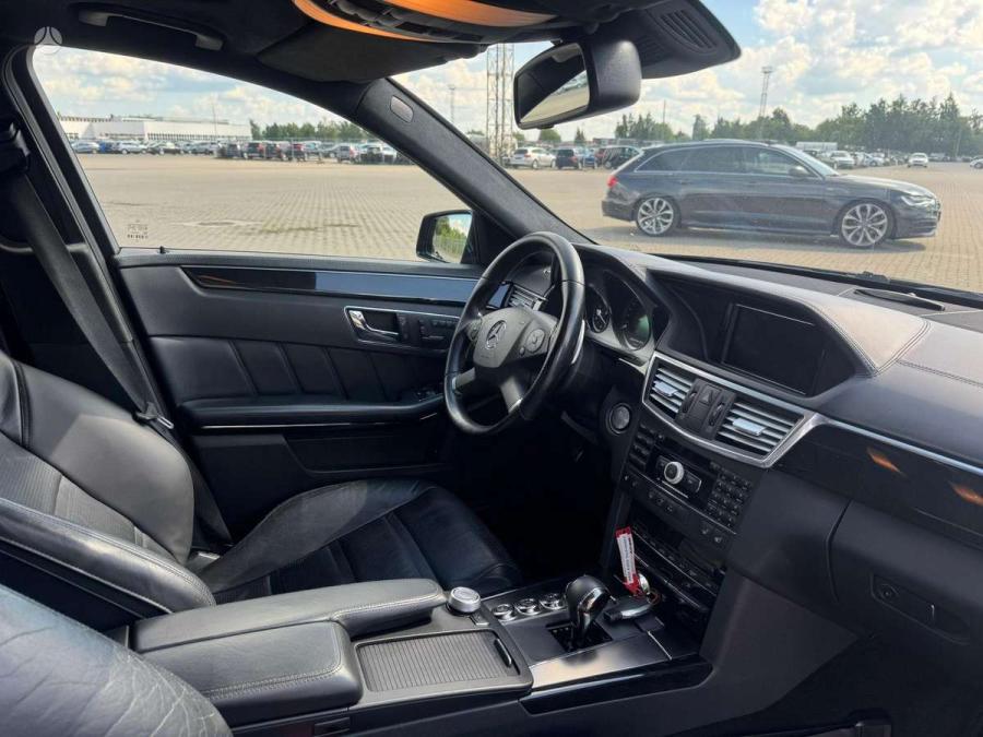 Черный Мерседес E 63 AMG 2009 в Мариямполе, объемом двигателя 6.21 л и пробегом 263 тыс. км за 13850 €, фото 17 на AUTOMOTO.COM.LV