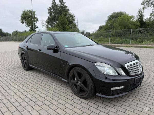 Black Mercedes-Benz E 63 AMG 2009 in Marijampole, with an engine capacity of 6.21 L and mileage of 279 thousand km for 14450 €, photo 2 on AUTOMOTO.COM.LV