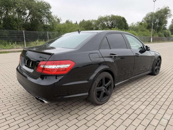 Black Mercedes-Benz E 63 AMG 2009 in Marijampole, with an engine capacity of 6.21 L and mileage of 279 thousand km for 14450 €, photo 3 on AUTOMOTO.COM.LV