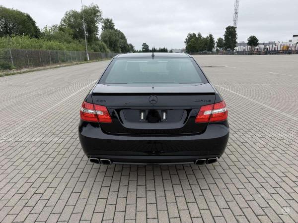 Black Mercedes-Benz E 63 AMG 2009 in Marijampole, with an engine capacity of 6.21 L and mileage of 279 thousand km for 14450 €, photo 6 on AUTOMOTO.COM.LV