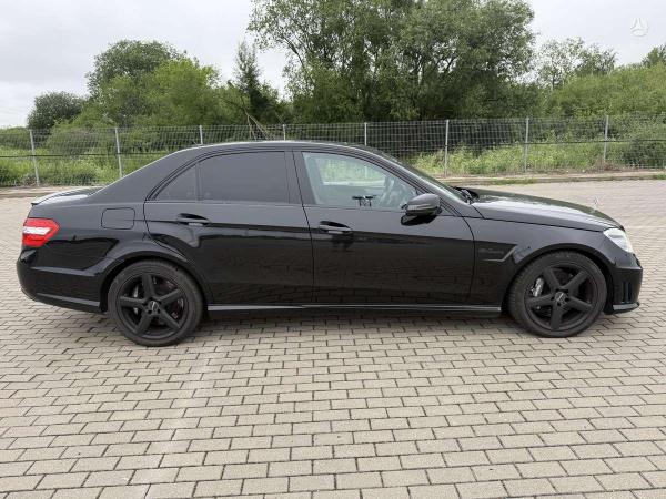 Black Mercedes-Benz E 63 AMG 2009 in Marijampole, with an engine capacity of 6.21 L and mileage of 279 thousand km for 14450 €, photo 7 on AUTOMOTO.COM.LV