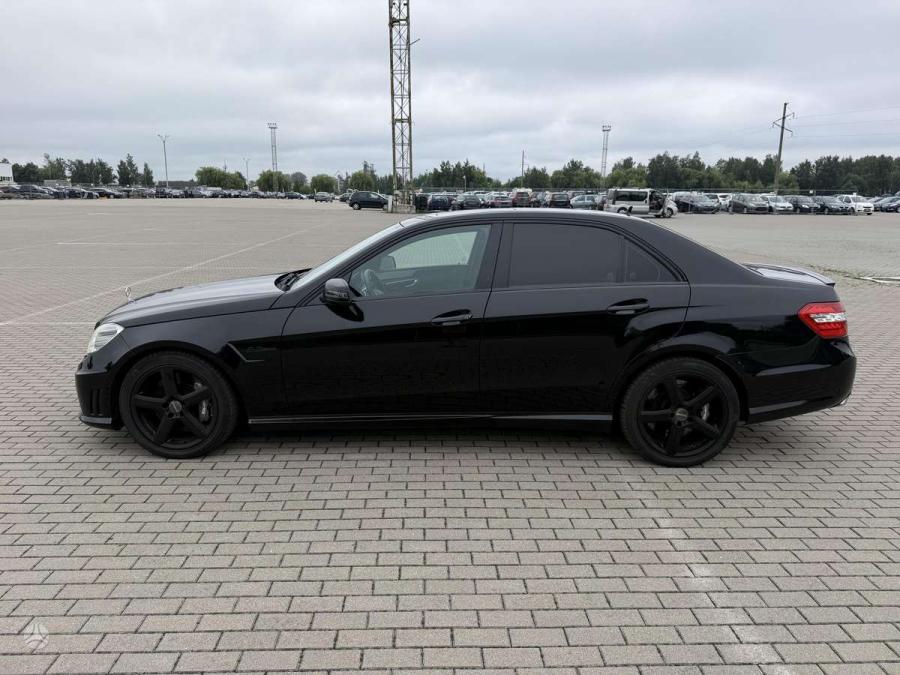 Black Mercedes-Benz E 63 AMG 2009 in Marijampole, with an engine capacity of 6.21 L and mileage of 279 thousand km for 14450 €, photo 9 on AUTOMOTO.COM.LV