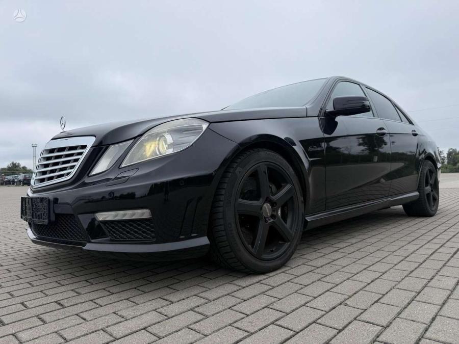 Black Mercedes-Benz E 63 AMG 2009 in Marijampole, with an engine capacity of 6.21 L and mileage of 279 thousand km for 14450 €, photo 10 on AUTOMOTO.COM.LV