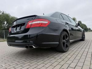 Black Mercedes-Benz E 63 AMG 2009 in Marijampole, with an engine capacity of 6.21 L and mileage of 279 thousand km for 14450 €, photo 13 on AUTOMOTO.COM.LV