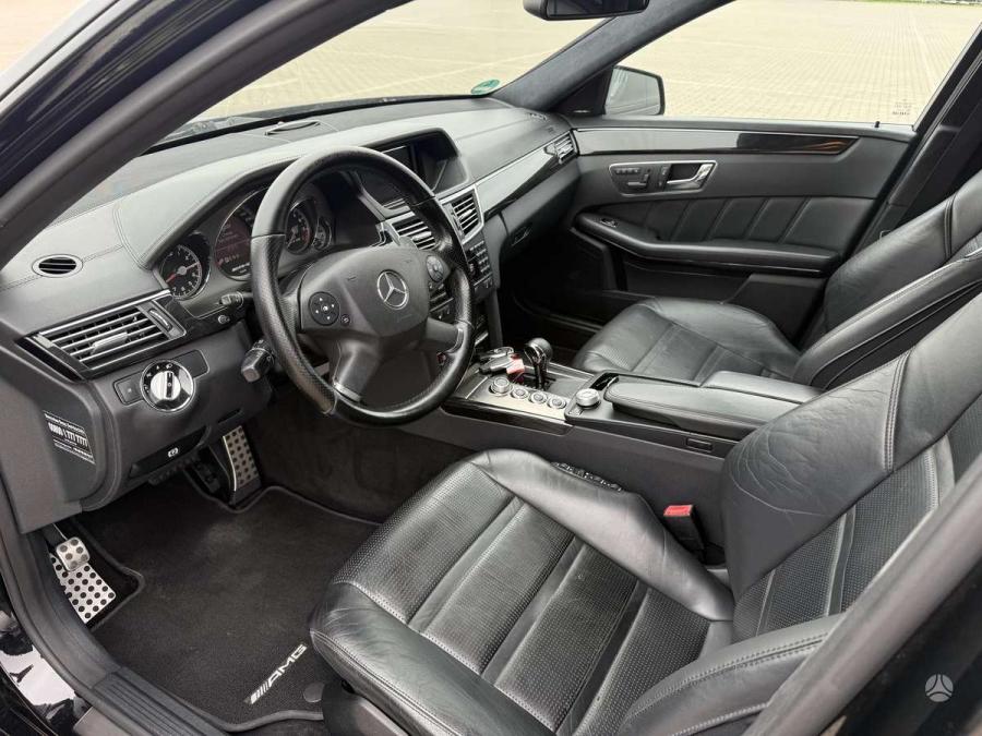 Black Mercedes-Benz E 63 AMG 2009 in Marijampole, with an engine capacity of 6.21 L and mileage of 279 thousand km for 14450 €, photo 15 on AUTOMOTO.COM.LV