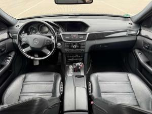 Black Mercedes-Benz E 63 AMG 2009 in Marijampole, with an engine capacity of 6.21 L and mileage of 279 thousand km for 14450 €, photo 17 on AUTOMOTO.COM.LV