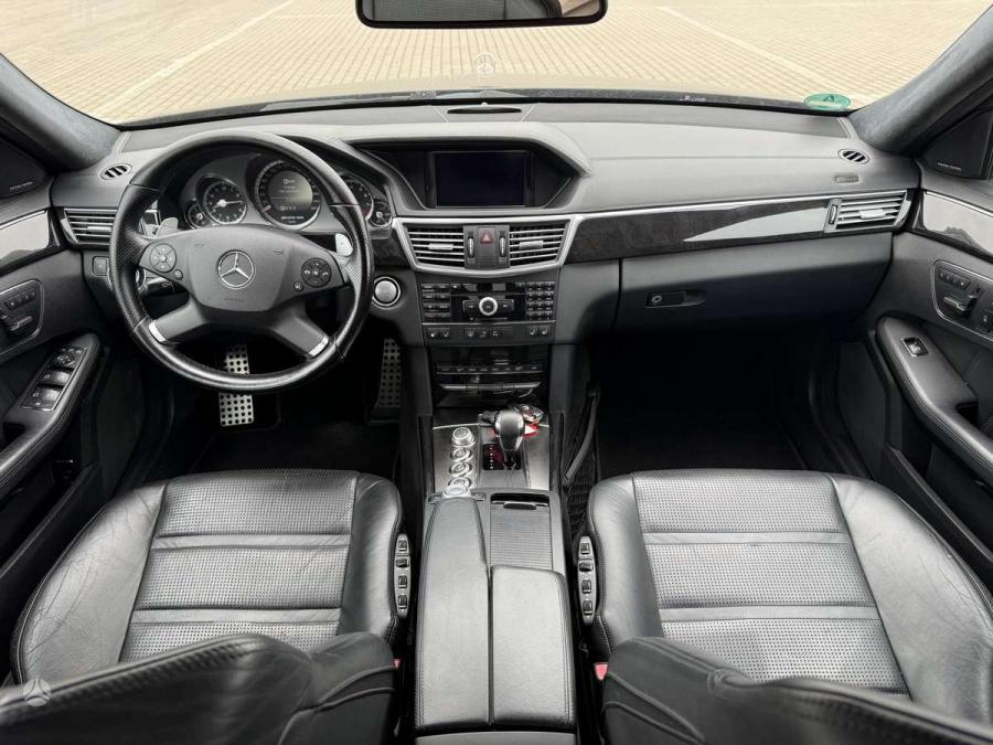 Black Mercedes-Benz E 63 AMG 2009 in Marijampole, with an engine capacity of 6.21 L and mileage of 279 thousand km for 14450 €, photo 17 on AUTOMOTO.COM.LV