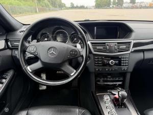 Black Mercedes-Benz E 63 AMG 2009 in Marijampole, with an engine capacity of 6.21 L and mileage of 279 thousand km for 14450 €, photo 18 on AUTOMOTO.COM.LV