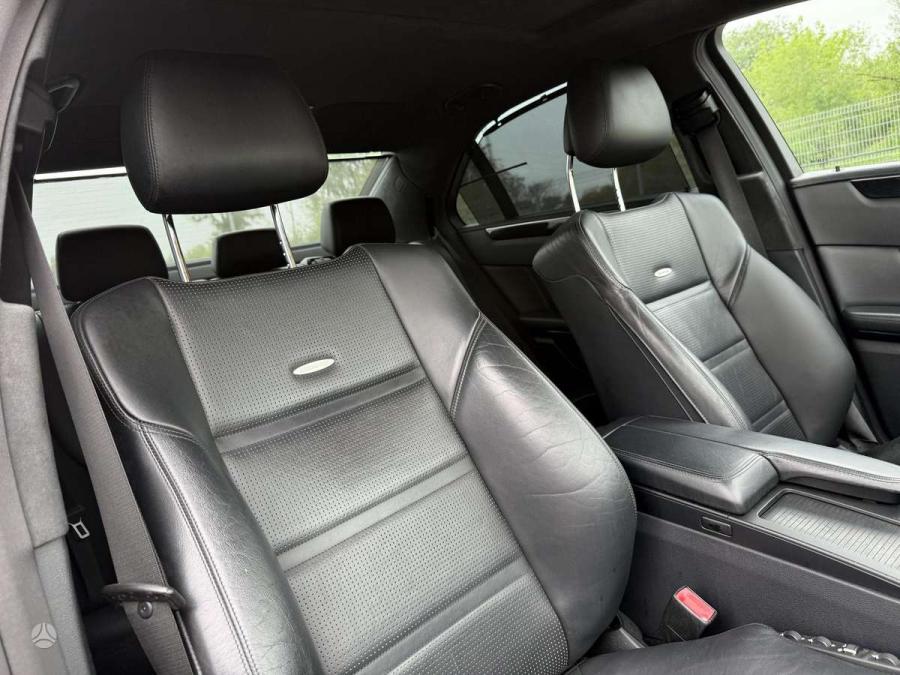 Black Mercedes-Benz E 63 AMG 2009 in Marijampole, with an engine capacity of 6.21 L and mileage of 279 thousand km for 14450 €, photo 19 on AUTOMOTO.COM.LV