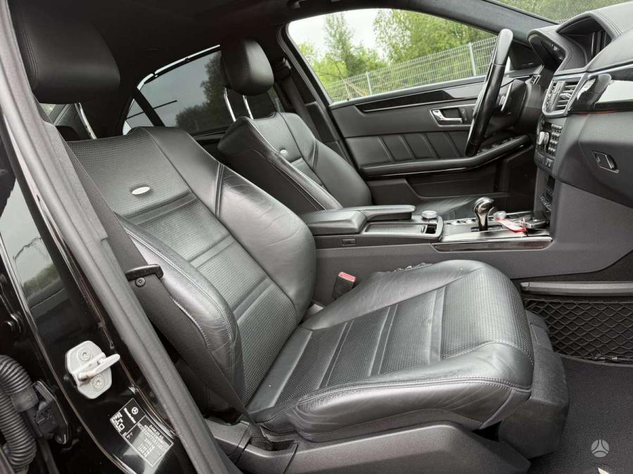 Black Mercedes-Benz E 63 AMG 2009 in Marijampole, with an engine capacity of 6.21 L and mileage of 279 thousand km for 14450 €, photo 20 on AUTOMOTO.COM.LV