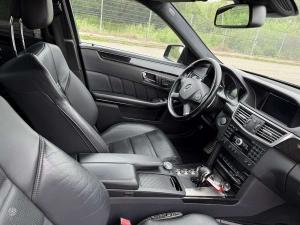 Black Mercedes-Benz E 63 AMG 2009 in Marijampole, with an engine capacity of 6.21 L and mileage of 279 thousand km for 14450 €, photo 21 on AUTOMOTO.COM.LV