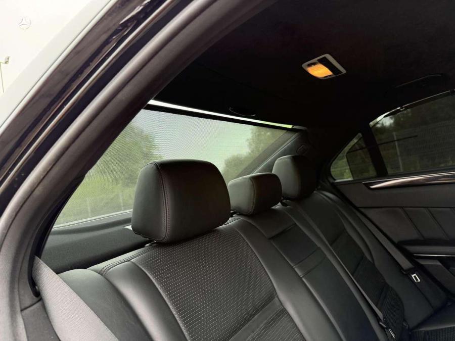 Black Mercedes-Benz E 63 AMG 2009 in Marijampole, with an engine capacity of 6.21 L and mileage of 279 thousand km for 14450 €, photo 25 on AUTOMOTO.COM.LV