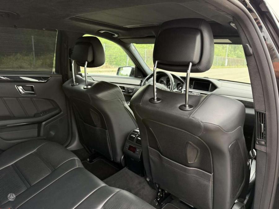Black Mercedes-Benz E 63 AMG 2009 in Marijampole, with an engine capacity of 6.21 L and mileage of 279 thousand km for 14450 €, photo 26 on AUTOMOTO.COM.LV