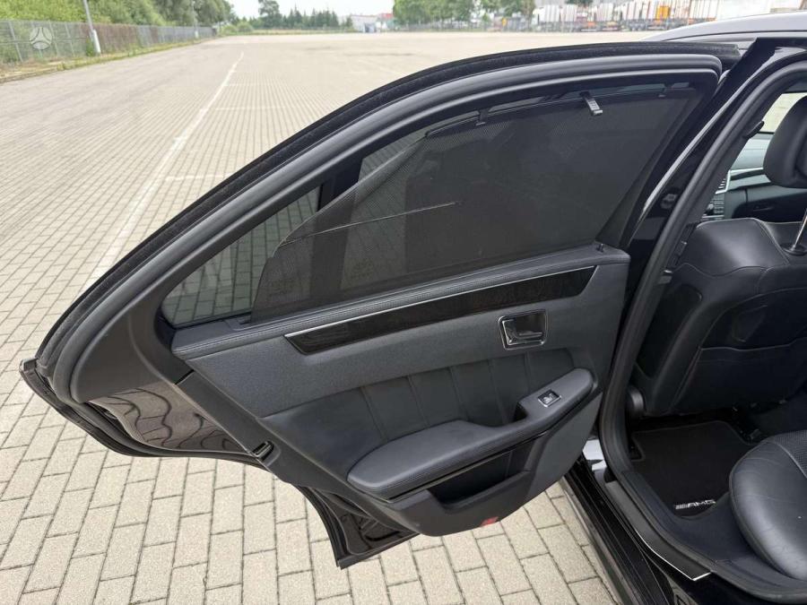 Black Mercedes-Benz E 63 AMG 2009 in Marijampole, with an engine capacity of 6.21 L and mileage of 279 thousand km for 14450 €, photo 29 on AUTOMOTO.COM.LV
