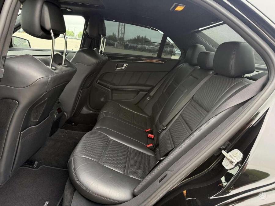 Black Mercedes-Benz E 63 AMG 2009 in Marijampole, with an engine capacity of 6.21 L and mileage of 279 thousand km for 14450 €, photo 30 on AUTOMOTO.COM.LV