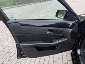 Black Mercedes-Benz E 63 AMG 2009 in Marijampole, with an engine capacity of 6.21 L and mileage of 279 thousand km for 14450 €, photo 32 on AUTOMOTO.COM.LV